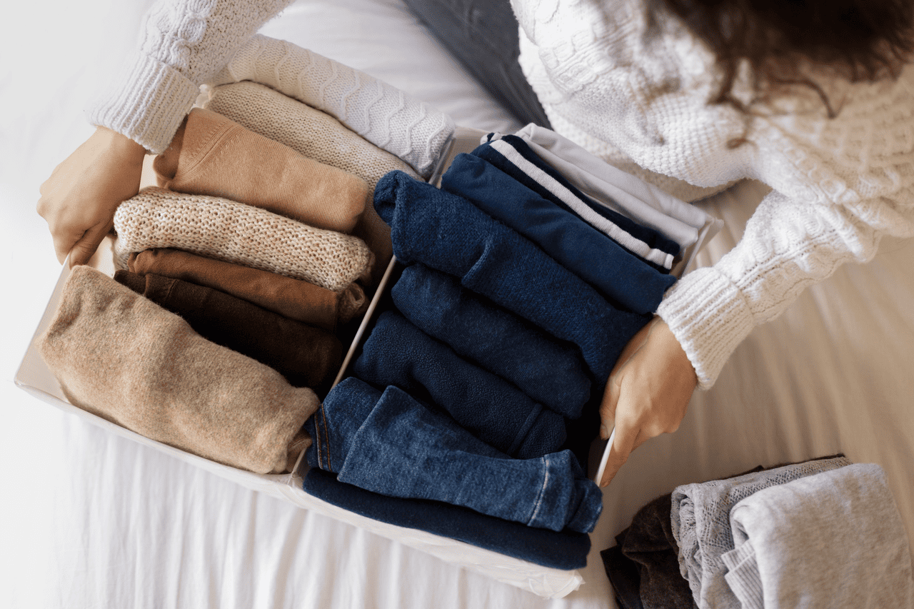 5 Cara Melipat Baju Agar Rapi, Bebas Kusut, dan Hemat Tempat